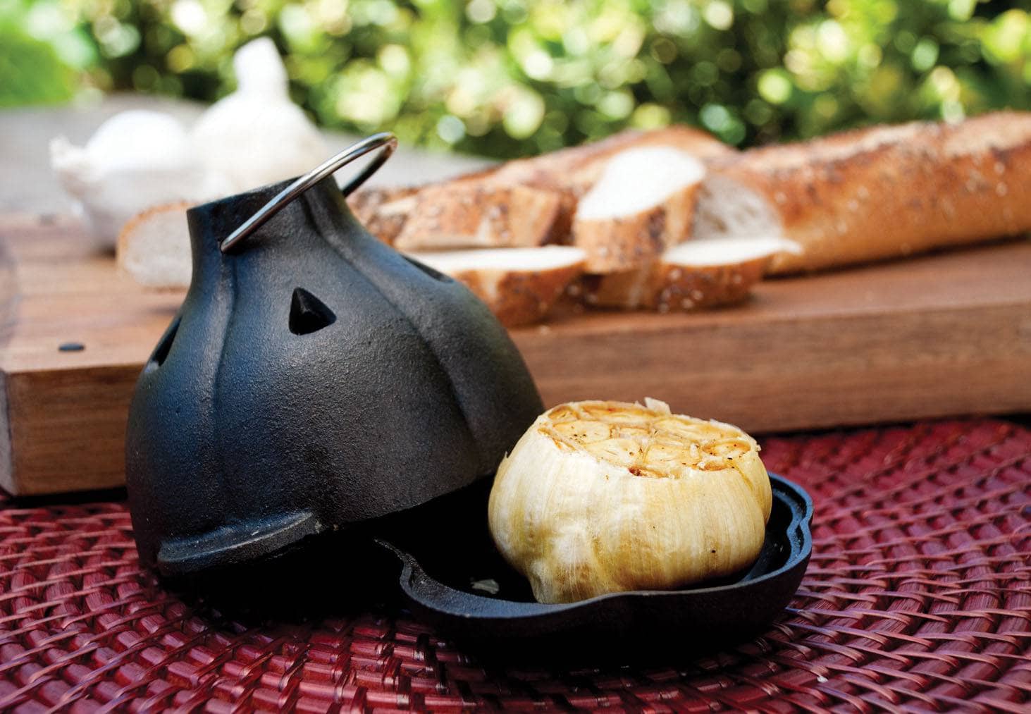 Cast Iron Garlic Roaster & Silicone Squeezer Set